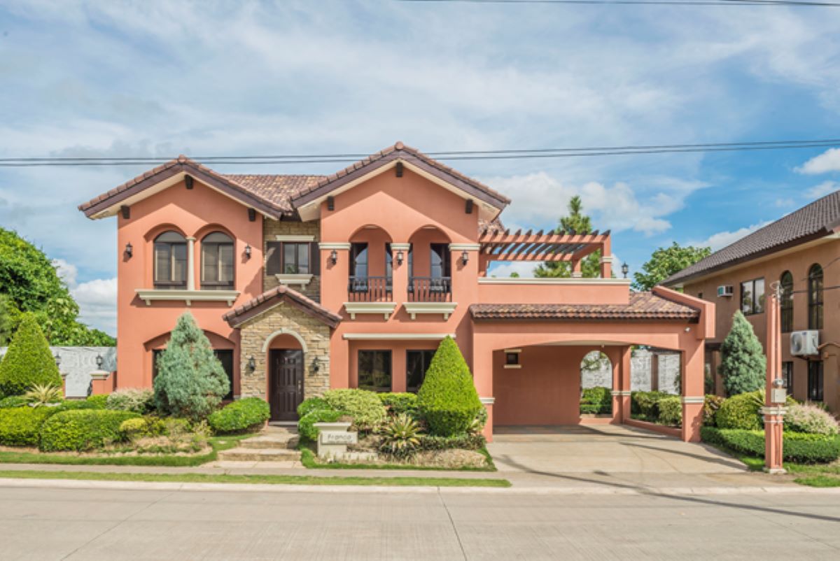 Valenza - Balance Life Within Sta. Rosa | Crown Asia