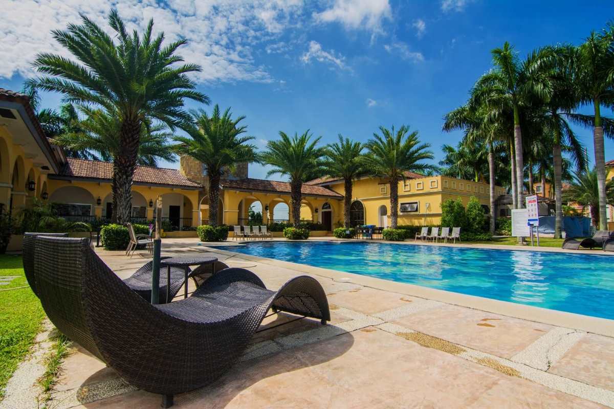 Valenza: Balance Amidst The Hustle | Crown Asia