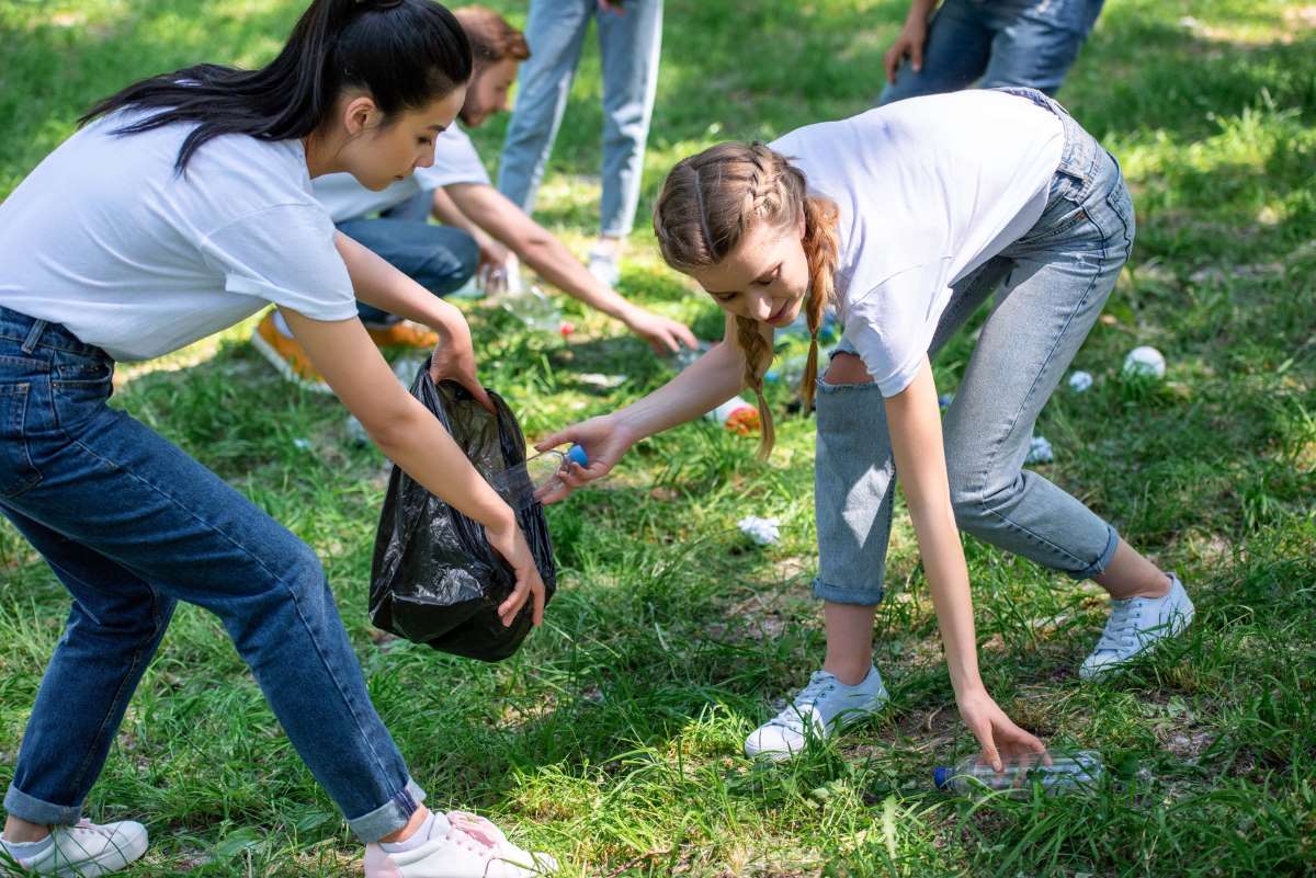 Good Relationship with Neighbors | Crown Asia