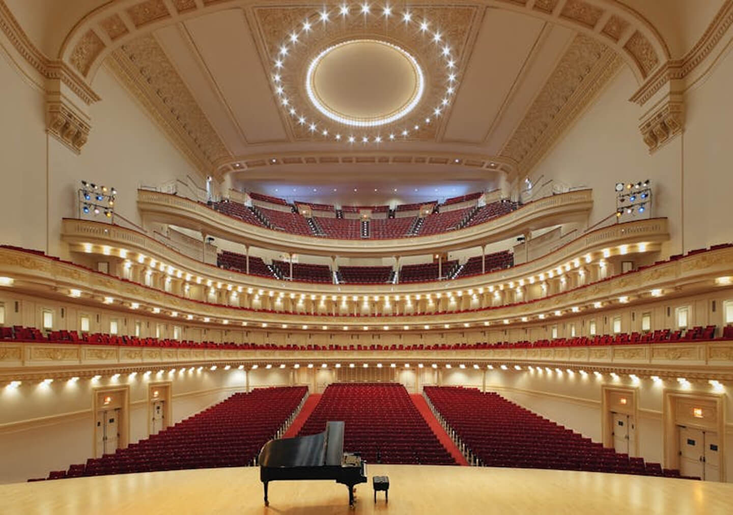 Top Theaters Around the World You Should Visit in Your Lifetime